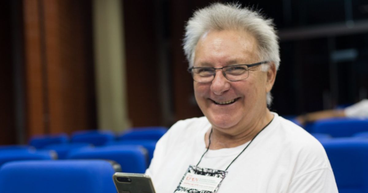 Entrevista Nelson Pretto: os desafios da escola na era da internet